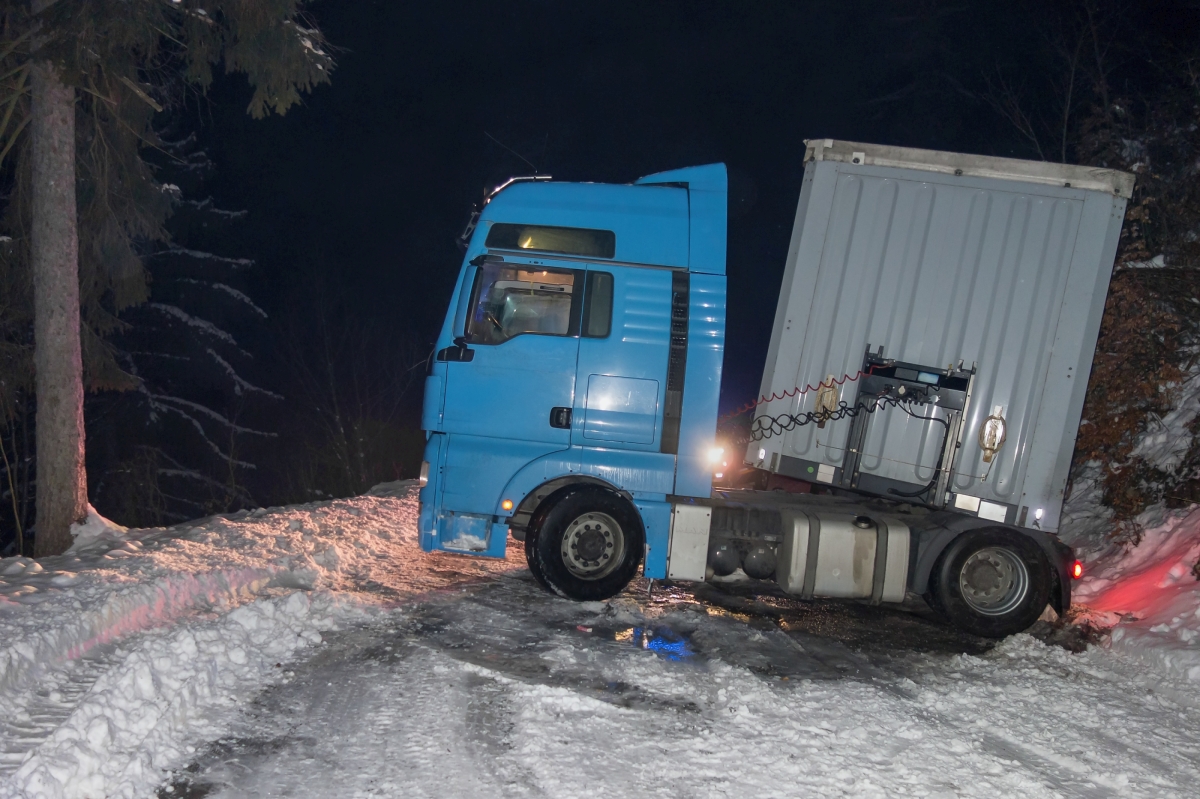 What is a Jackknife Truck Accident? | Gilbert Adams Law Offices